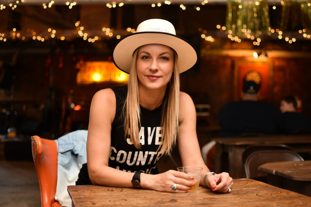 A CONVERSATION WITH…Robynn Shayne – AMPLIFY THE NOISE